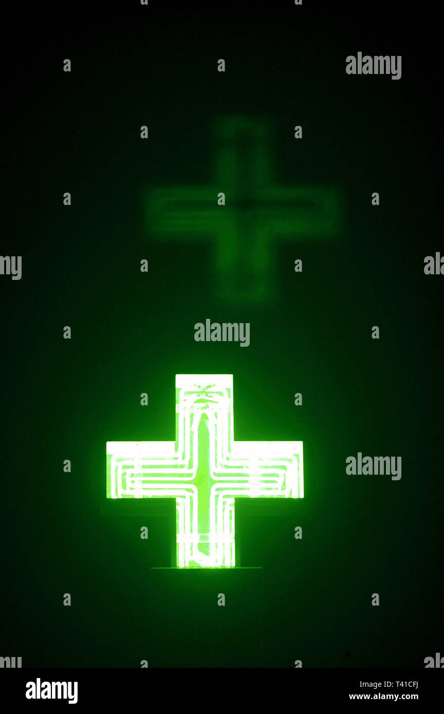 Pharmacy neon sign hi-res stock photography and images - Alamy