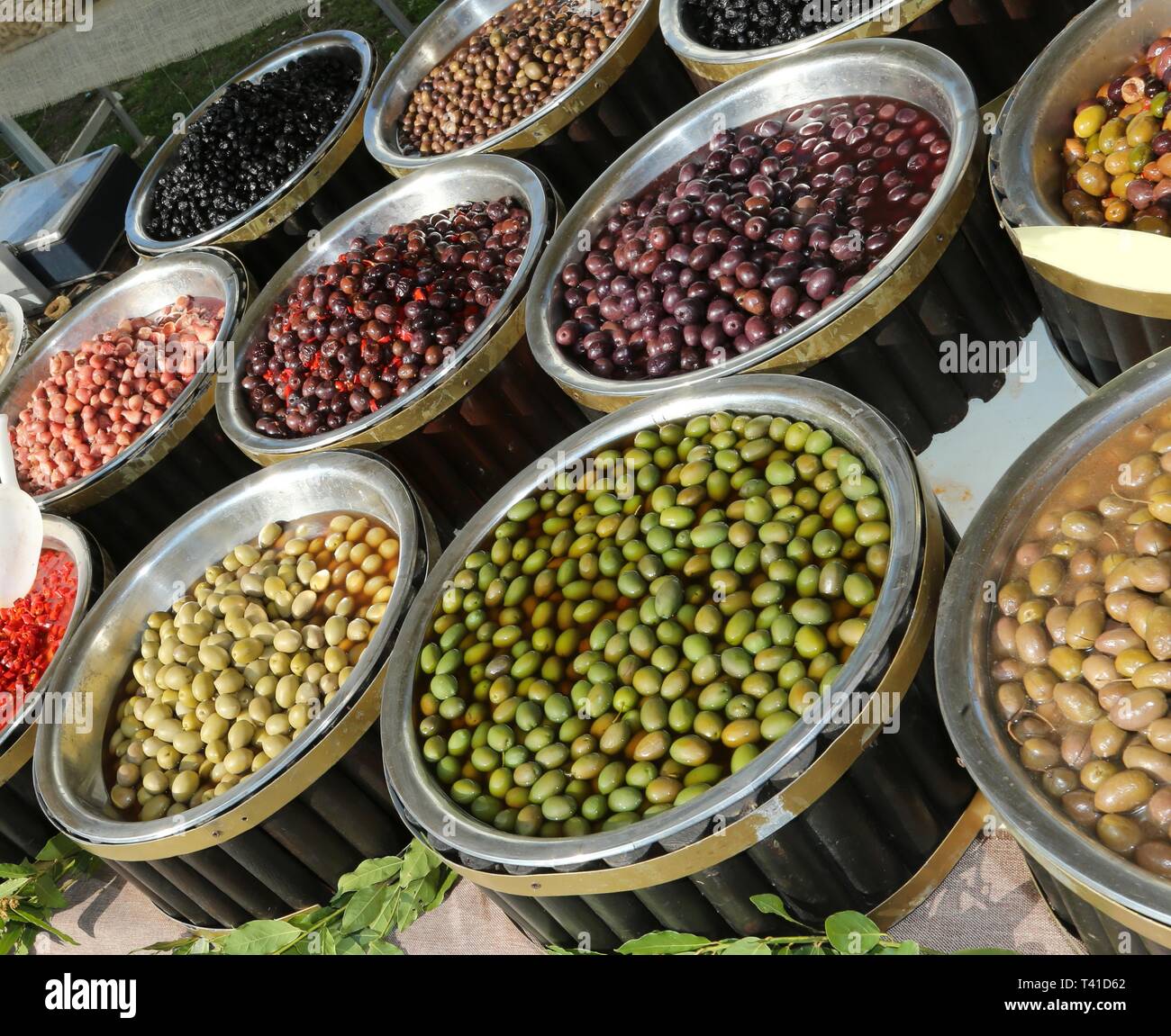 box with olives for sale at local market Stock Photo - Alamy