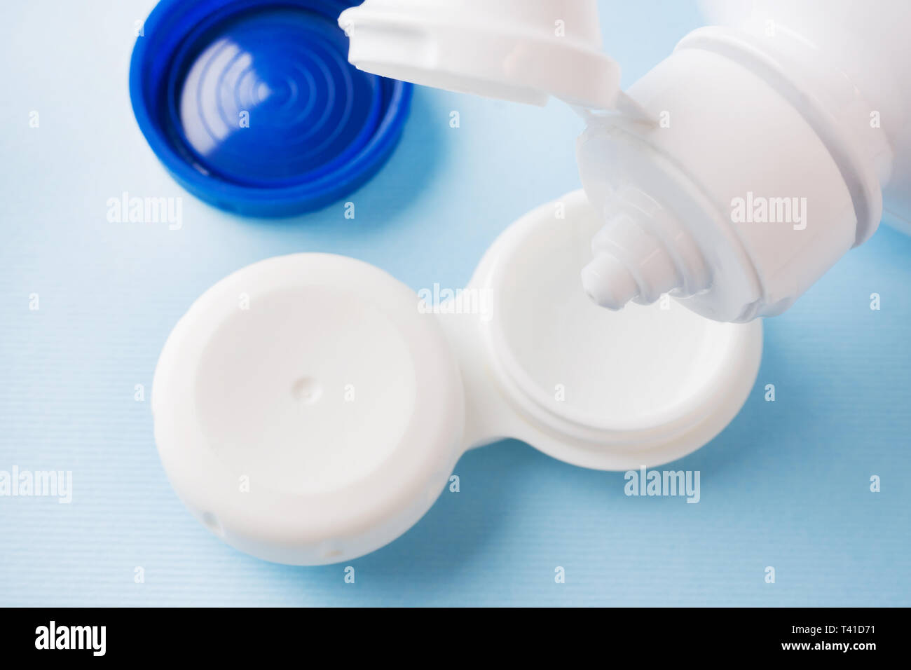 Bottle optics hi-res stock photography and images - Alamy