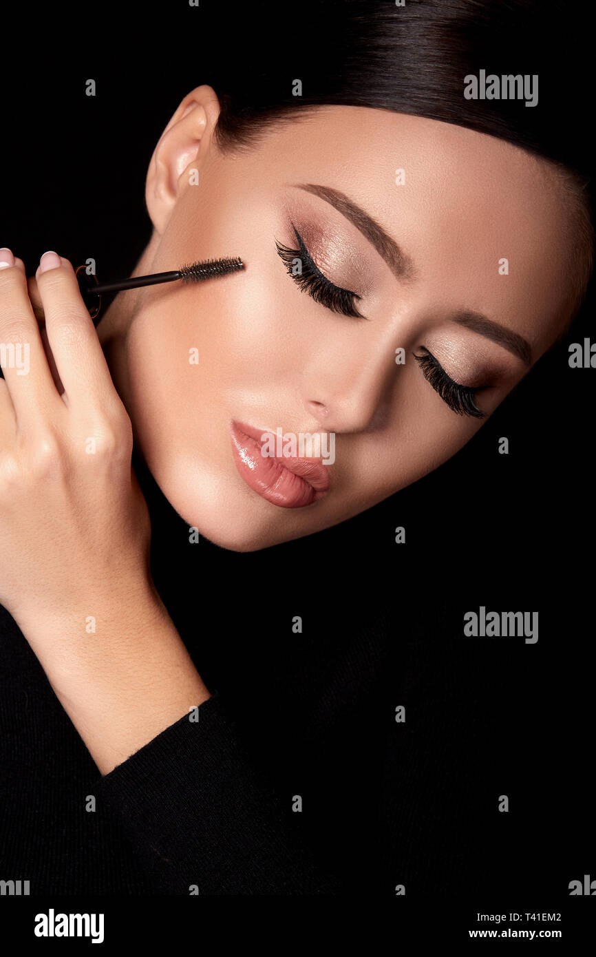 Covergirl mascara hi-res stock photography and images - Alamy