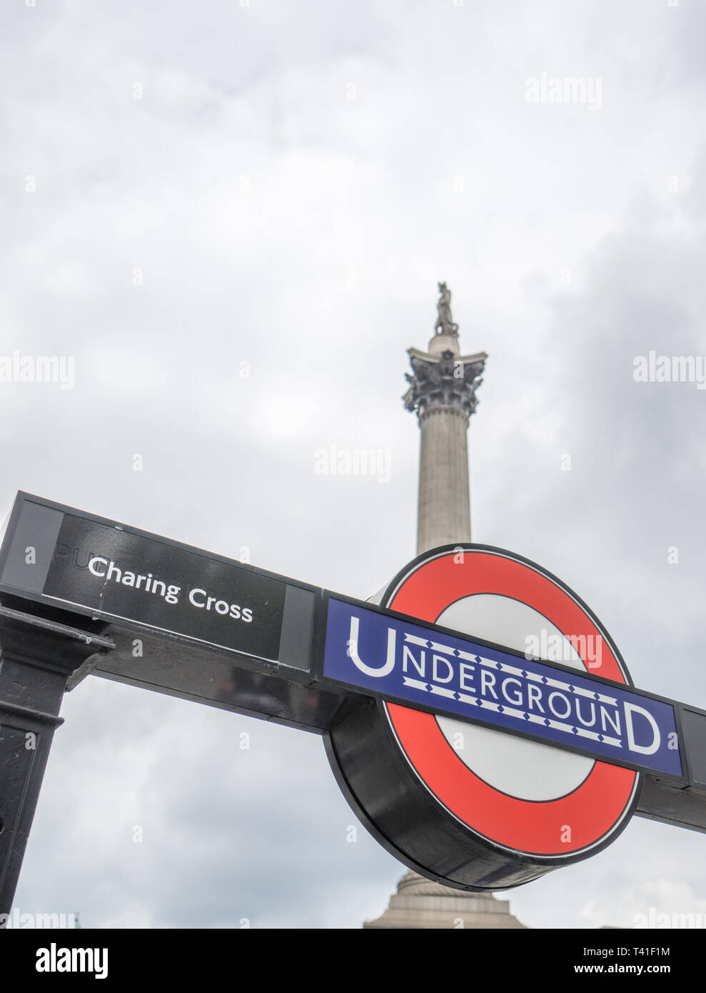 Underground london sign hi-res stock photography and images - Alamy