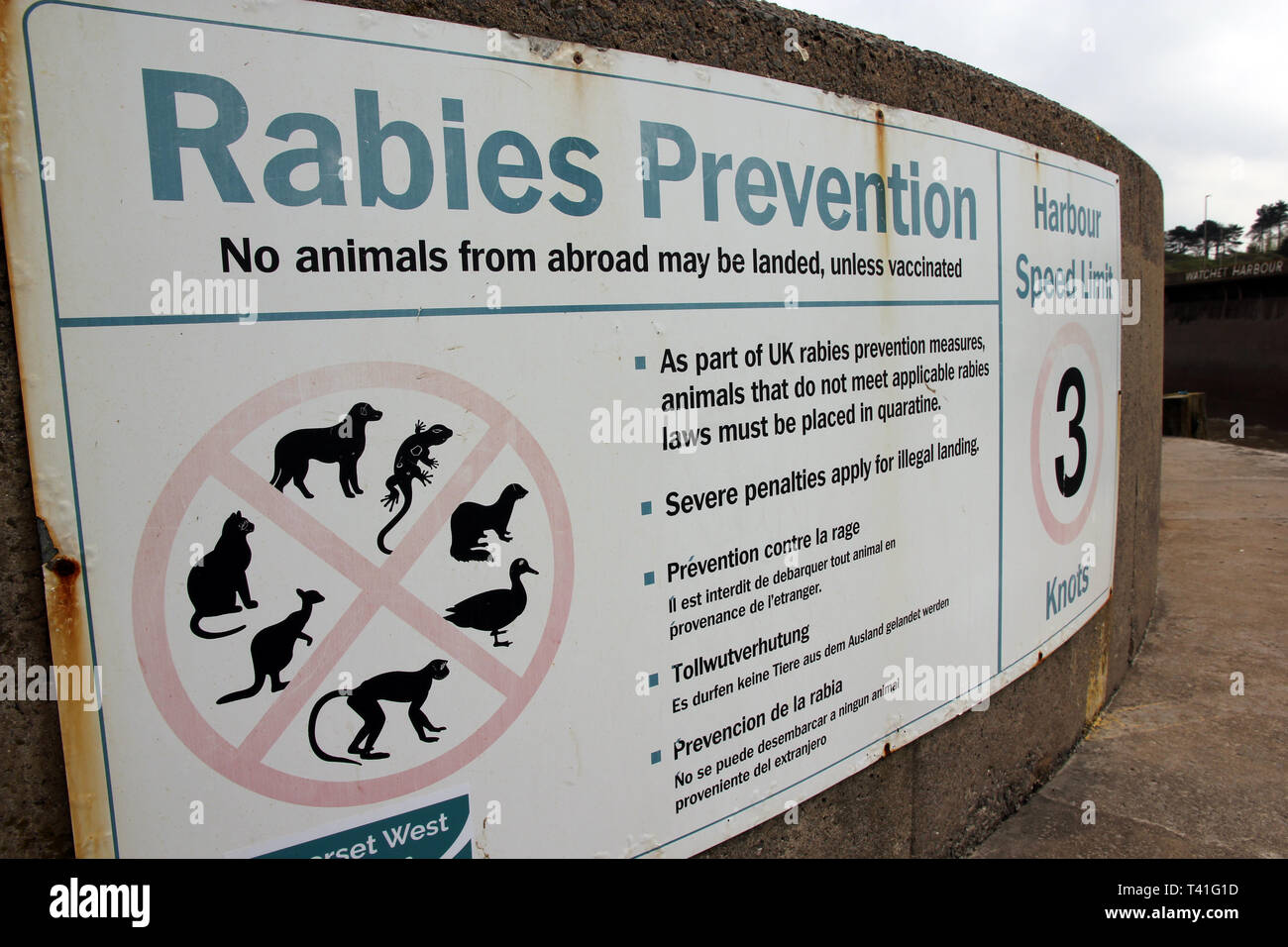 English rabies sign hi-res stock photography and images - Alamy