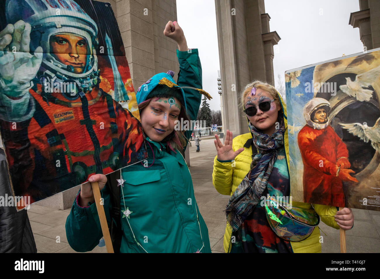 Yuri gagarin with children hi-res stock photography and images - Alamy