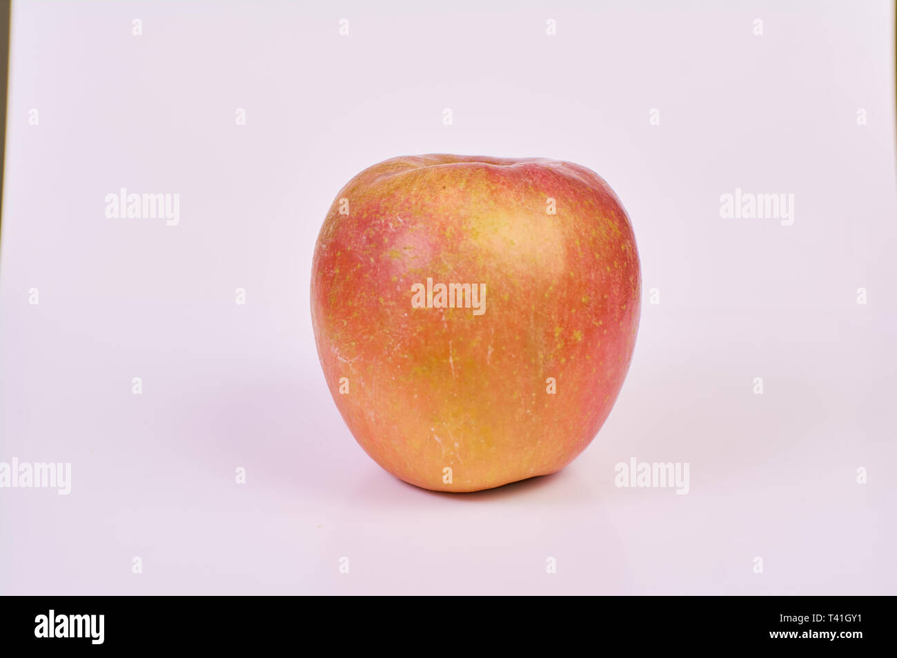 apple on white background close up Stock Photo - Alamy