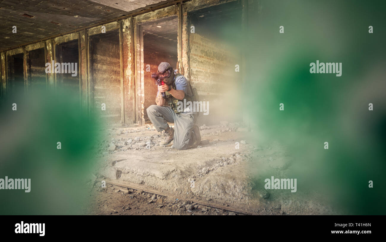 Man aiming gun camera hi-res stock photography and images - Alamy