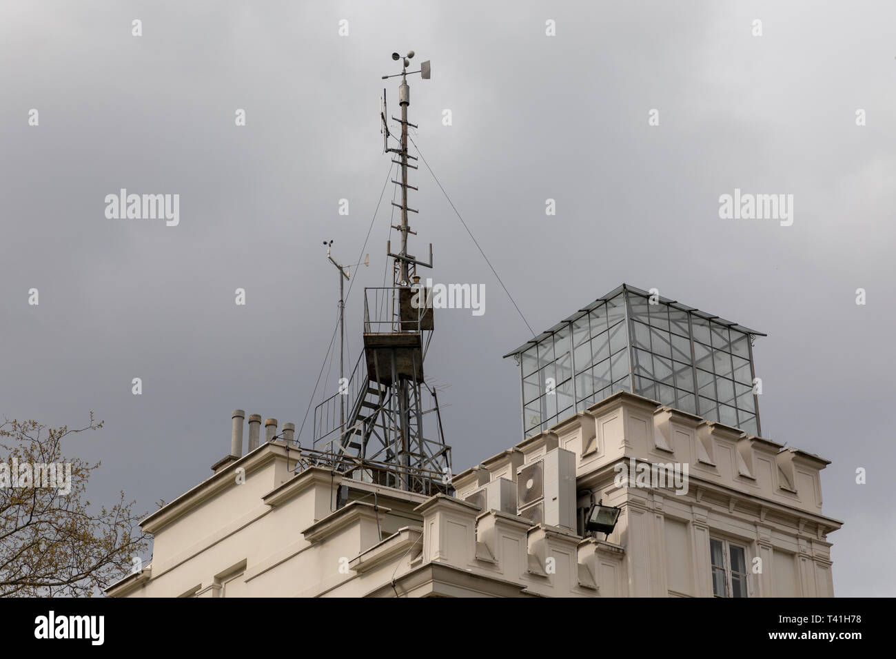Instruments Mast at Top of Weather Station Building Stock Photo - Alamy