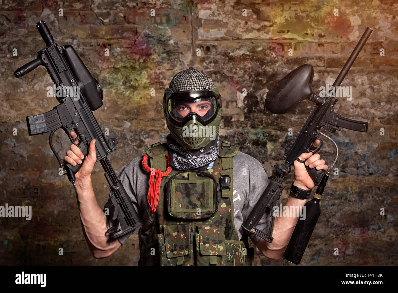 Men in camouflage hi-res stock photography and images - Alamy