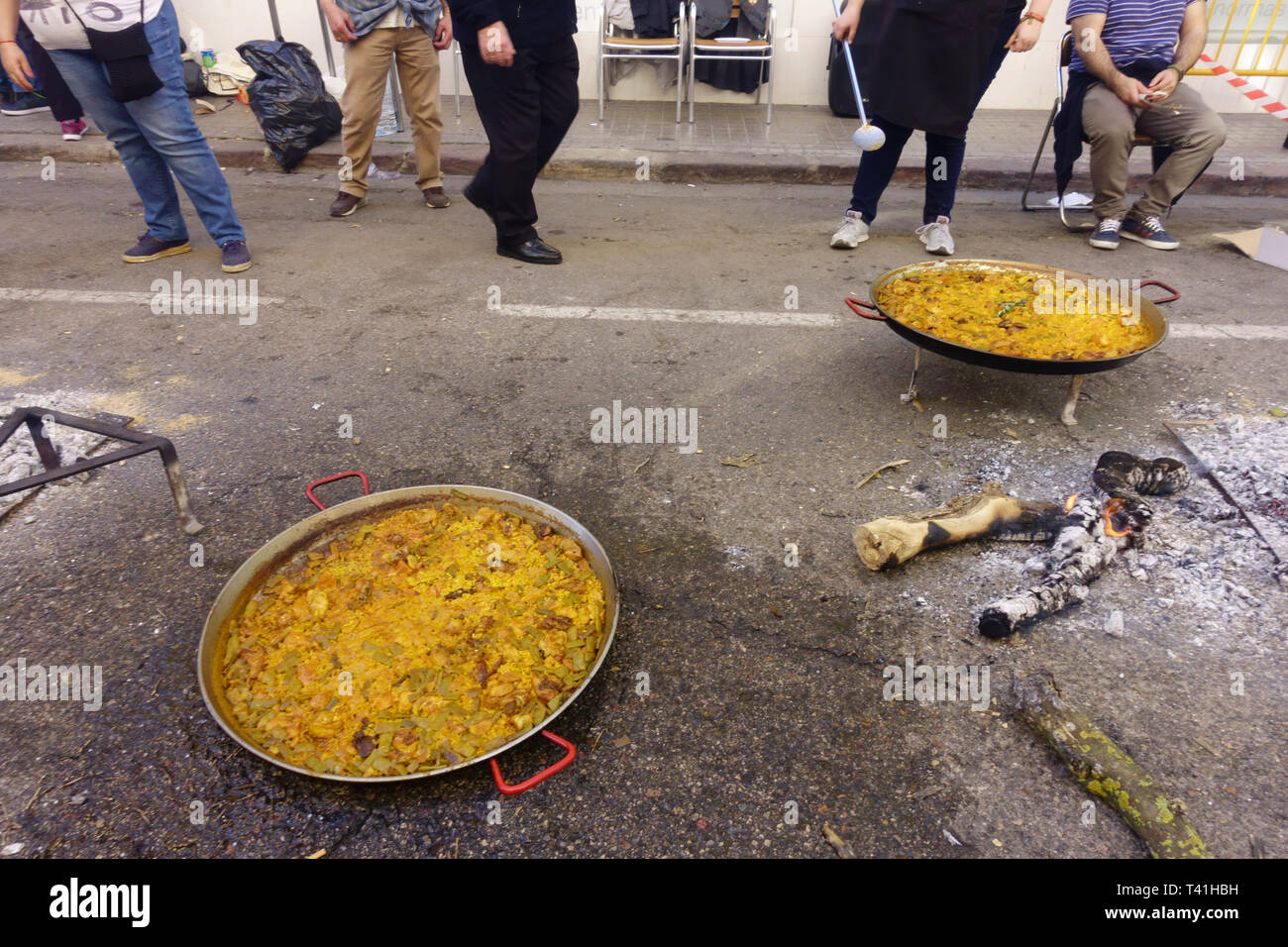 Cooking food on street hi-res stock photography and images - Alamy