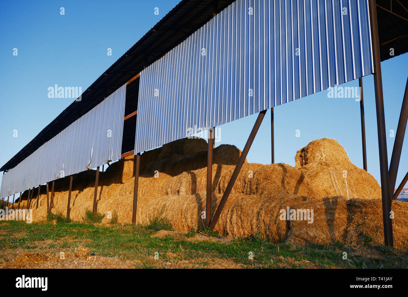 Hay stack roof hi-res stock photography and images - Alamy