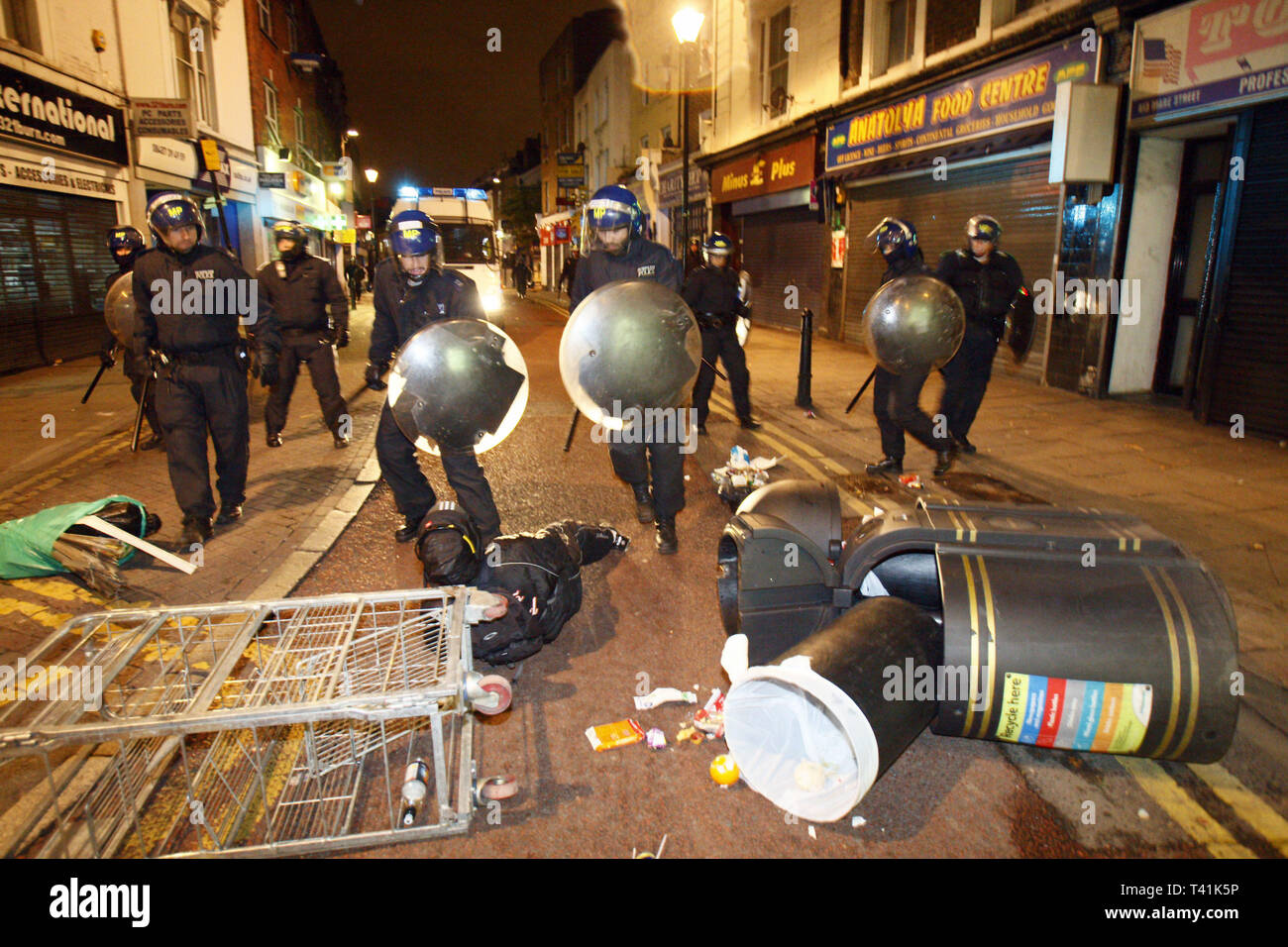 Police classes in Hackney during rioting. London. 8 August 2011 Stock ...