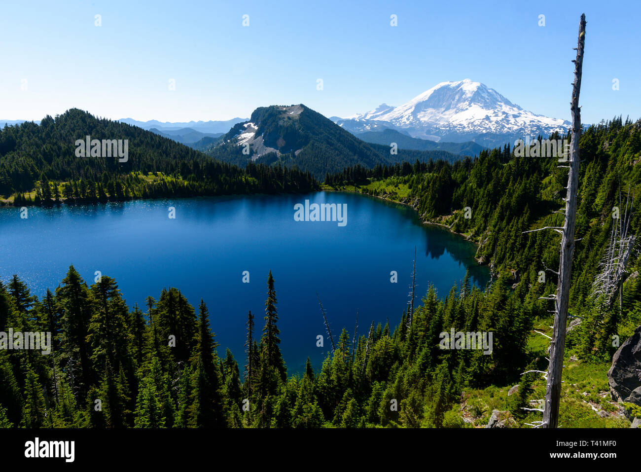 Pristine alpine lake hi-res stock photography and images - Alamy