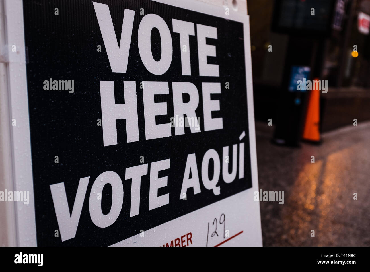 Vote sign spanish hi-res stock photography and images - Alamy