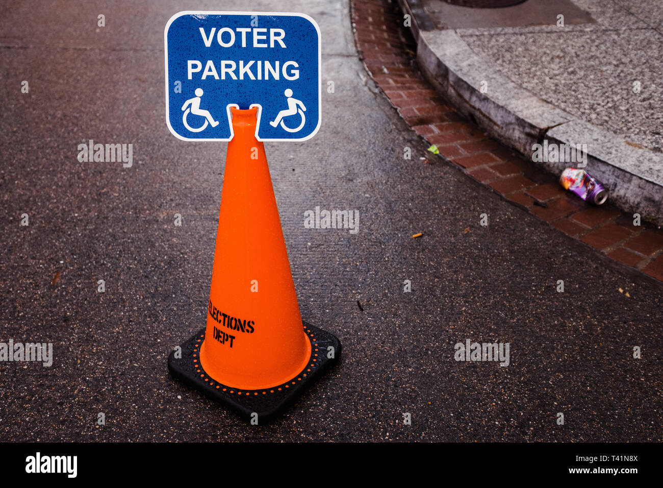 Voter parking sign Stock Photo - Alamy