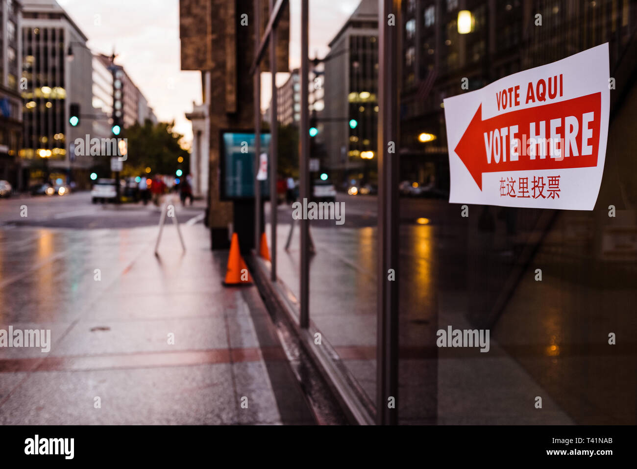 Aqui vote here sign hi-res stock photography and images - Alamy