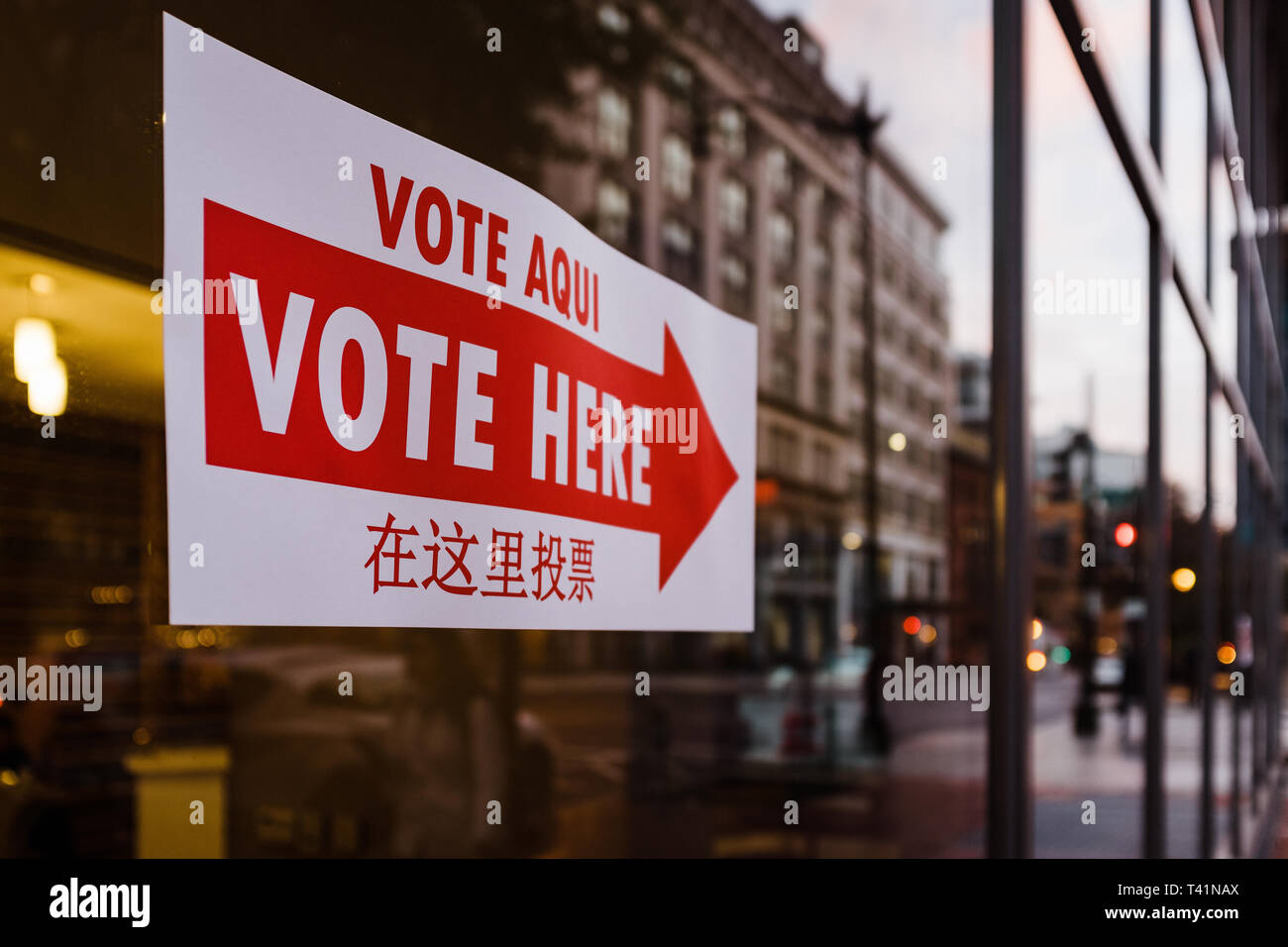 Aqui vote here sign hi-res stock photography and images - Alamy
