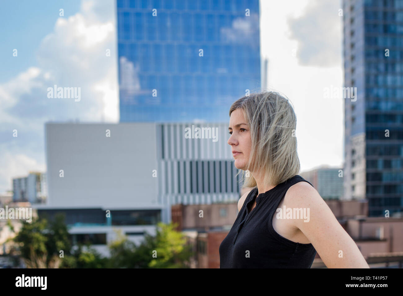 City backdrop hi-res stock photography and images - Alamy