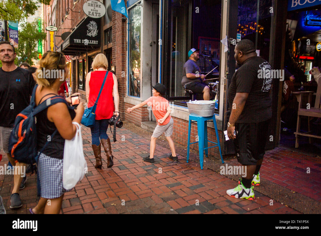 Boy dancing hat hi-res stock photography and images - Alamy