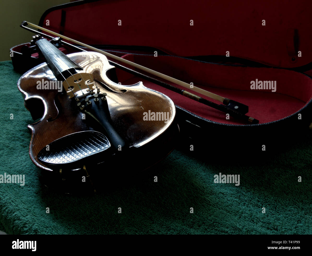 Classical musical instrument hi-res stock photography and images - Alamy