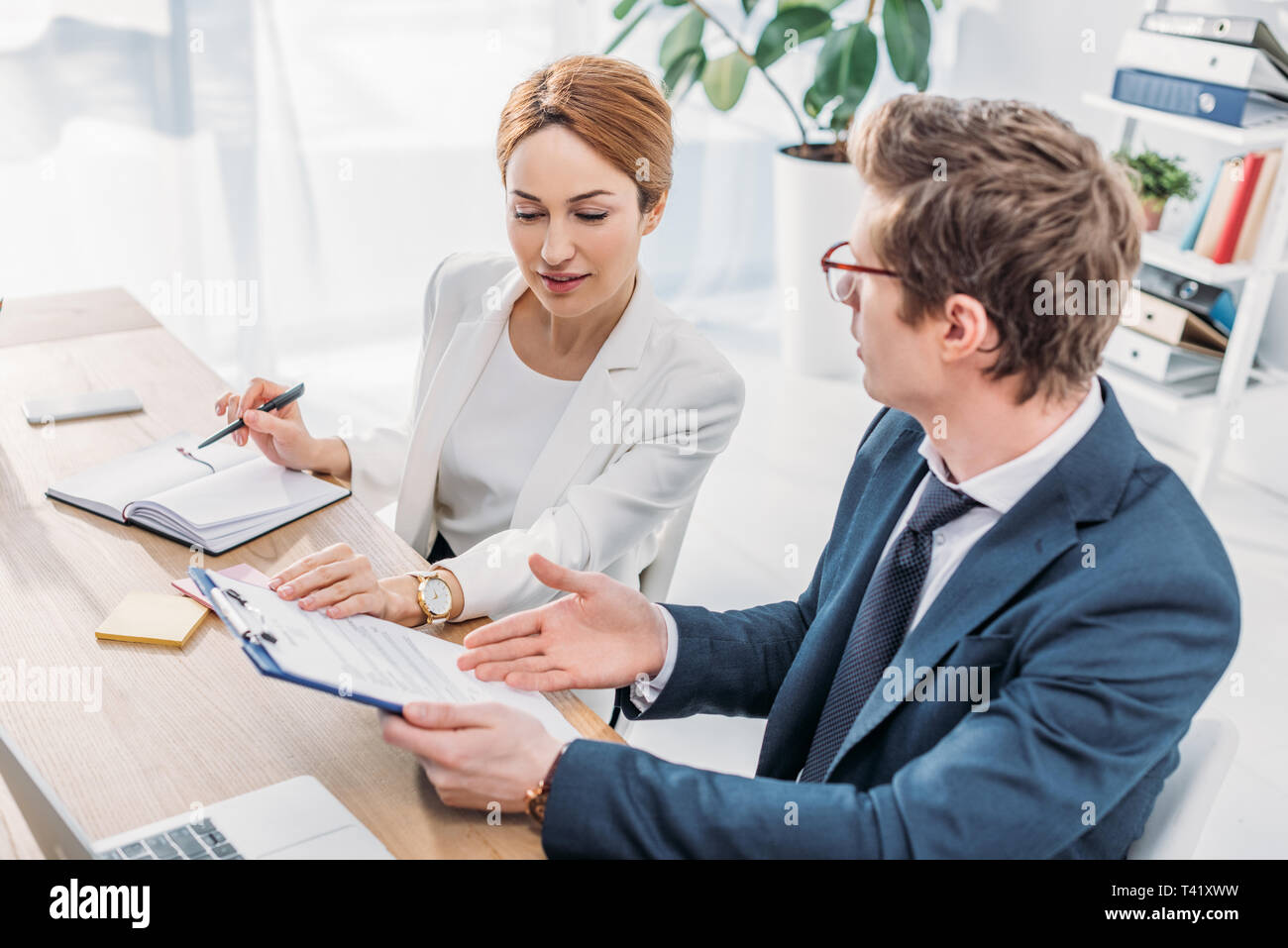 Overhead of two people talking hi-res stock photography and images - Alamy