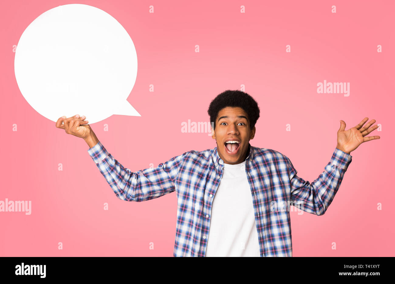 Hey, great idea. Happy guy holding blank speech bubble Stock Photo - Alamy