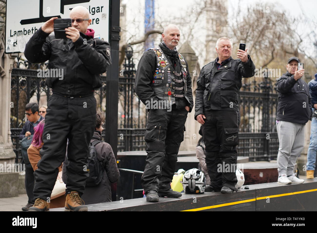 Paratrooper ride hi-res stock photography and images - Alamy