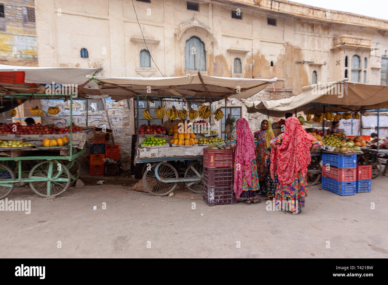 Vegetable carts vendors in Jaisalmer market, Rajasthan, India Stock ...
