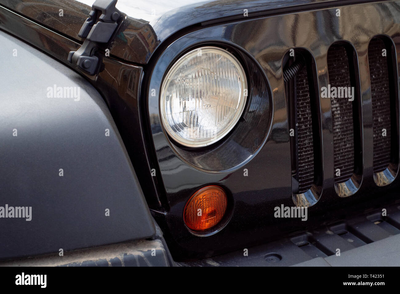 Headlight off hi-res stock photography and images - Alamy