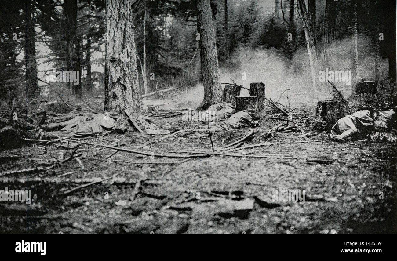 Advance of the skirmish line hi-res stock photography and images - Alamy