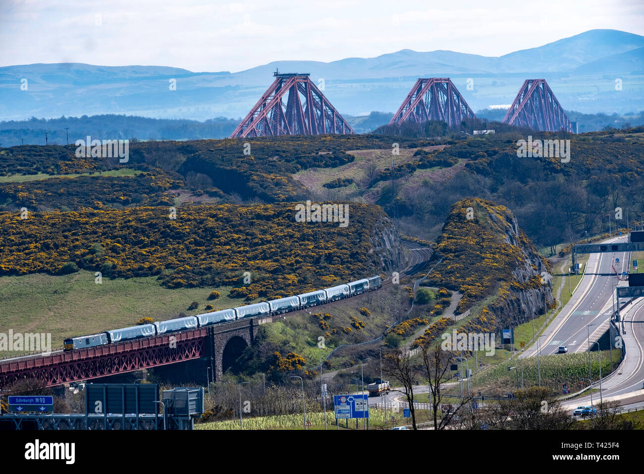 Forth bridge iconic railway hi-res stock photography and images - Alamy