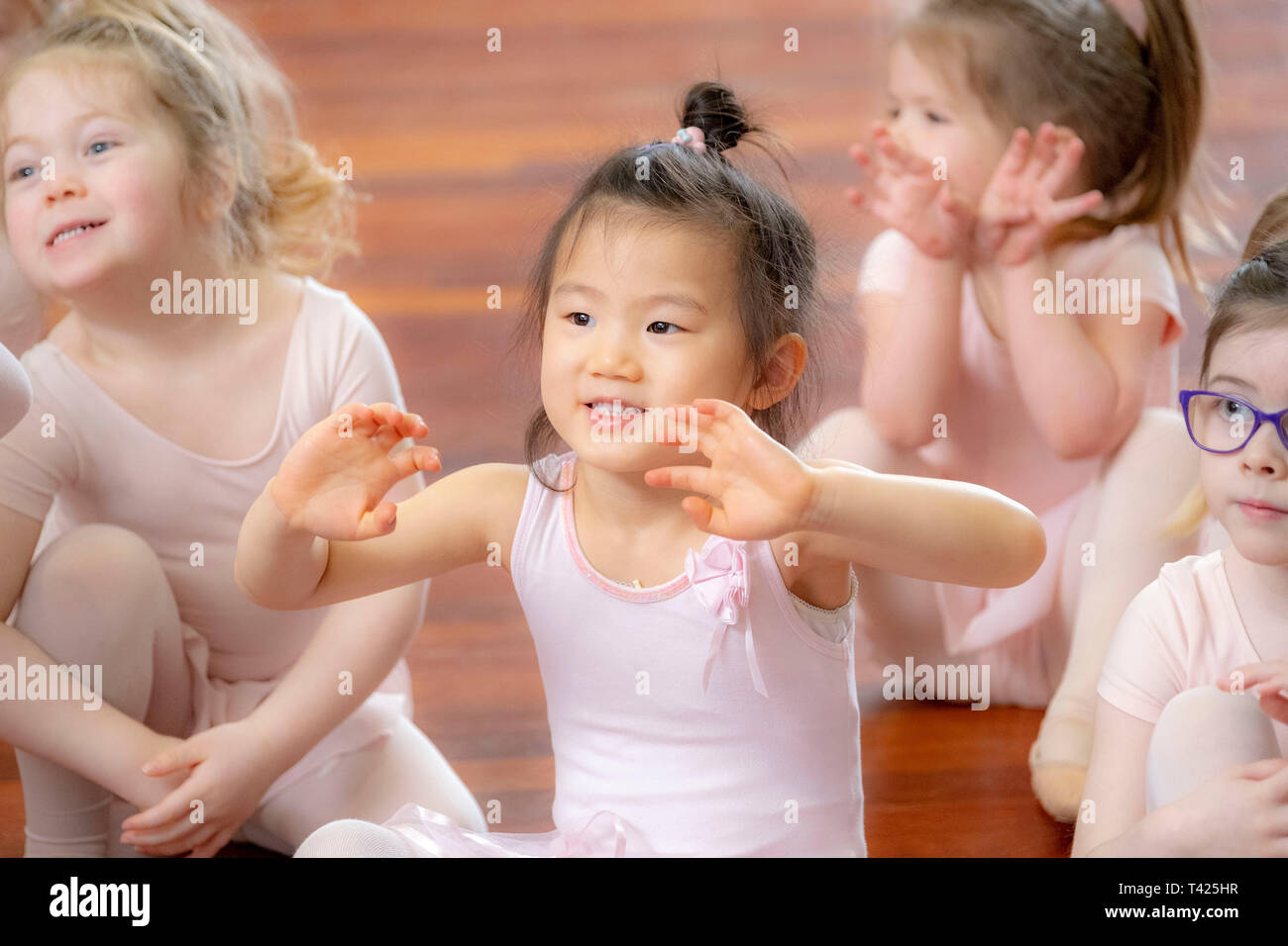 Young girls in dance class Stock Photo - Alamy