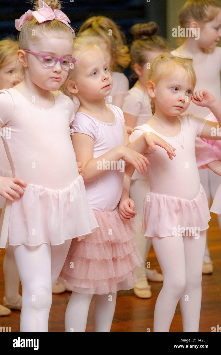 Young girls in dance class Stock Photo - Alamy