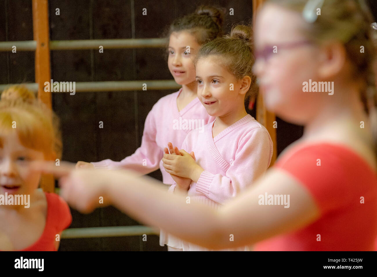 Young girls in dance class Stock Photo - Alamy