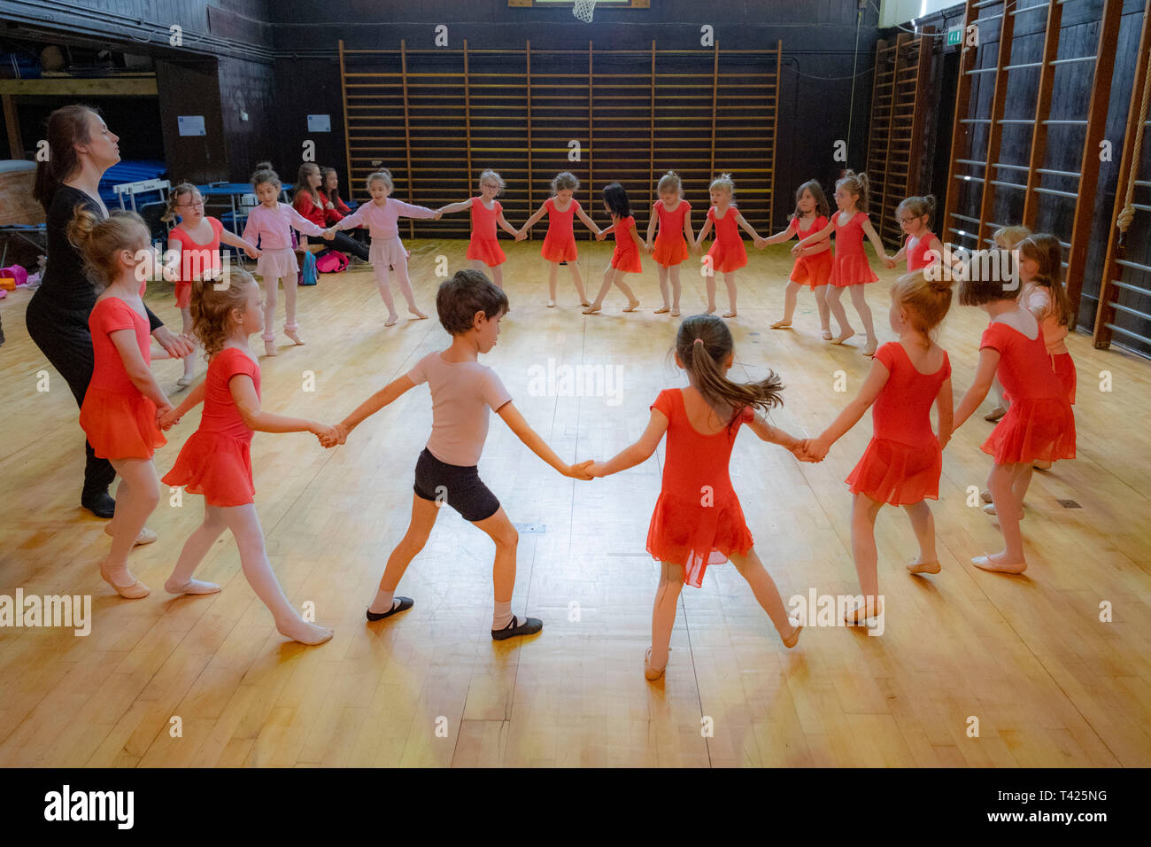 Young girls in dance class Stock Photo - Alamy