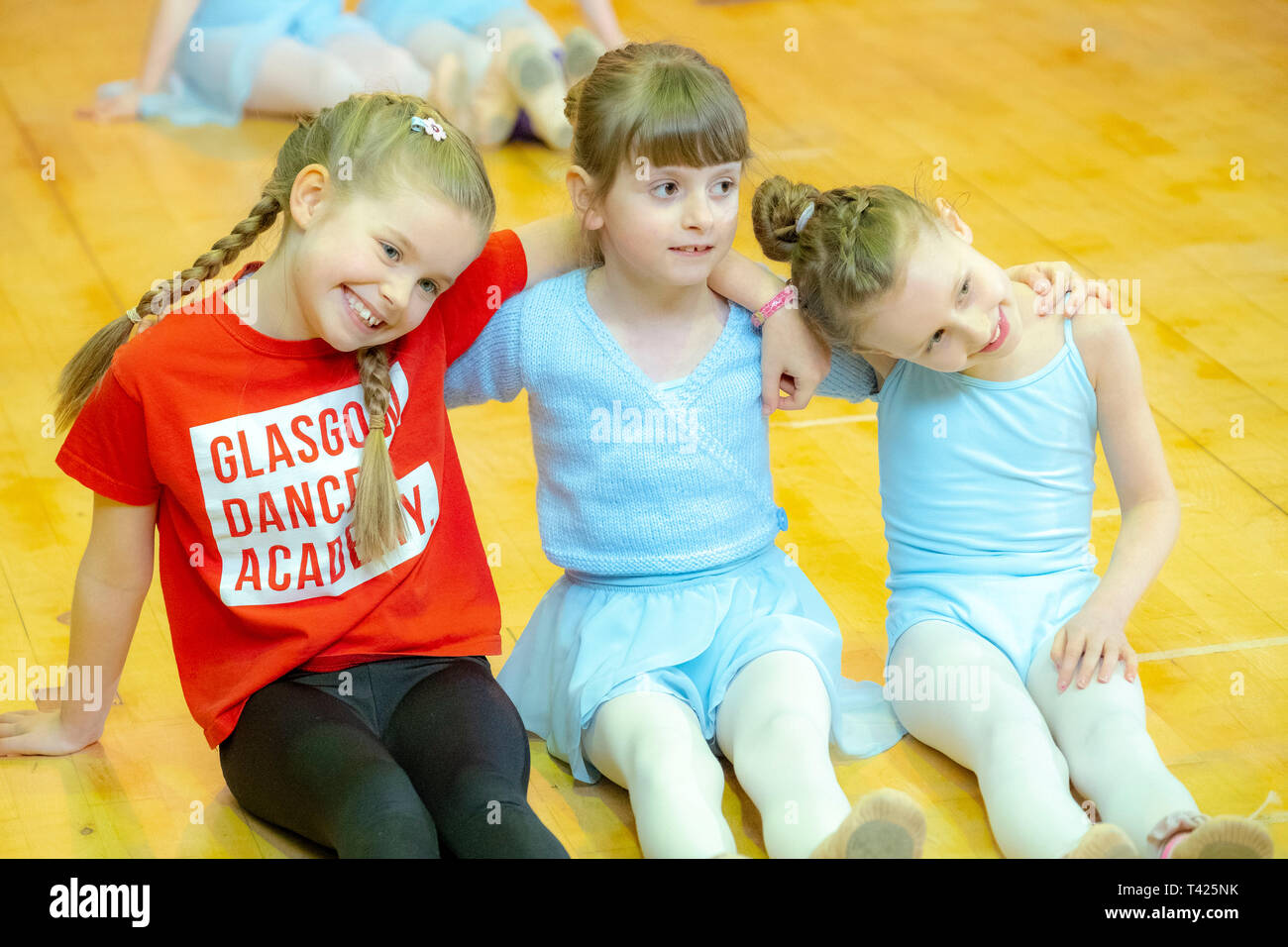 Young girls in dance class Stock Photo - Alamy