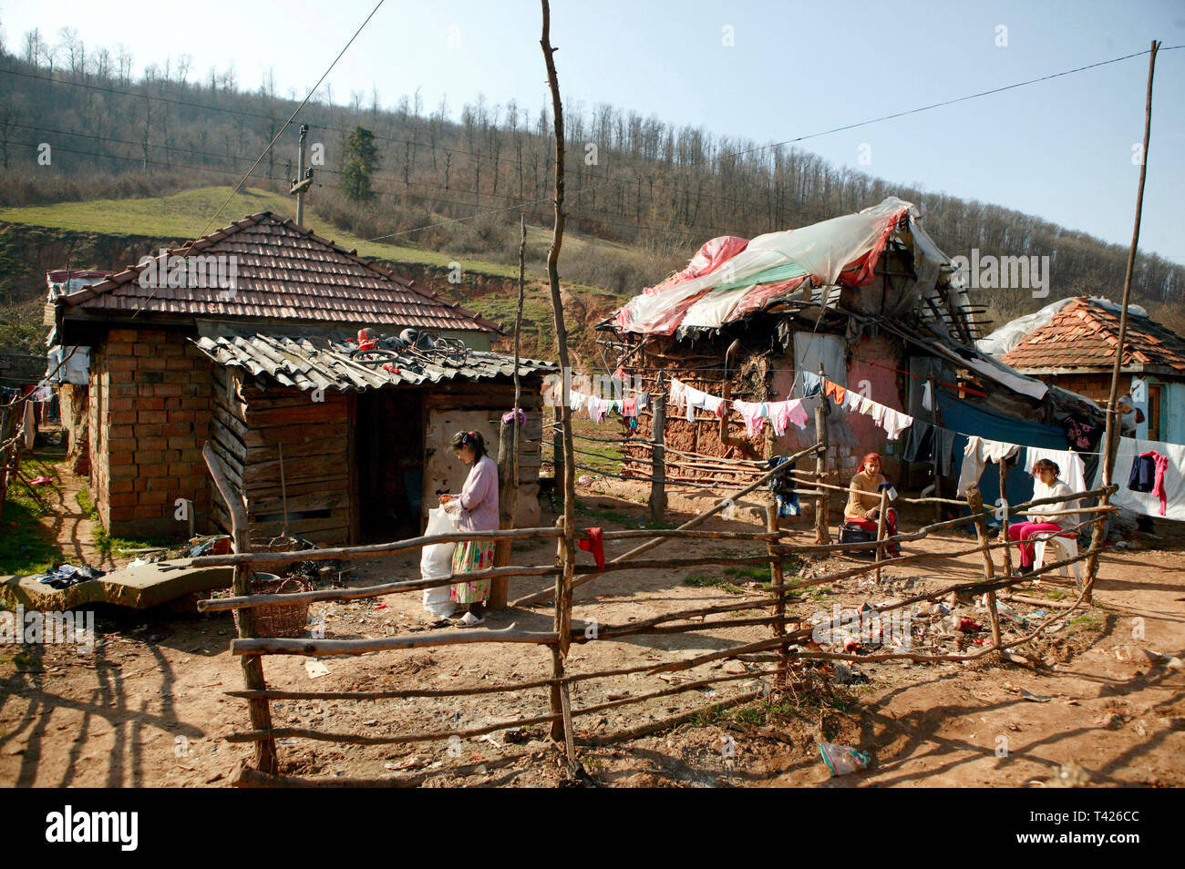 Romanian gypsy children hi-res stock photography and images - Alamy