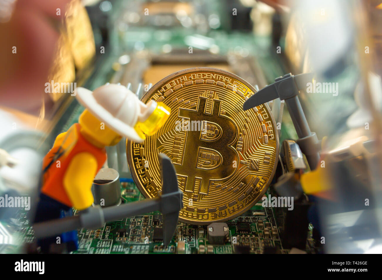 Asic farm mining for shiny golden bitcoin cryptocurrency Stock Photo ...
