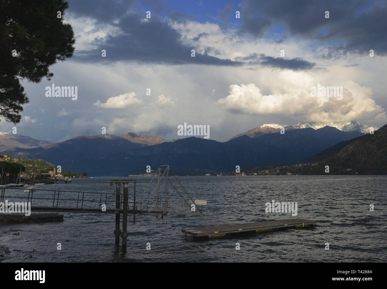 Light on the lake hi-res stock photography and images - Alamy