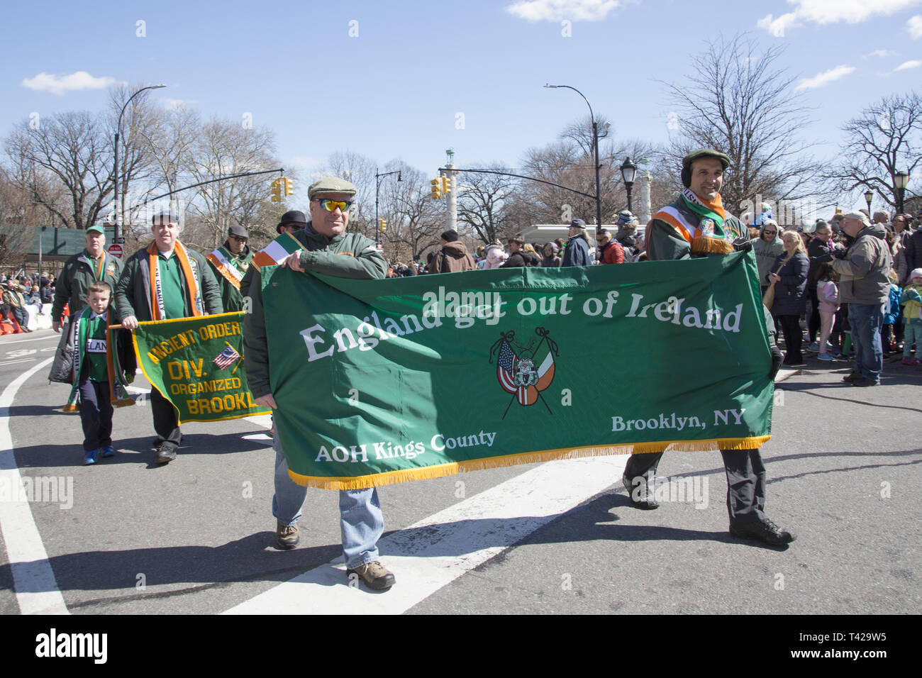 Marching banner hi-res stock photography and images - Alamy