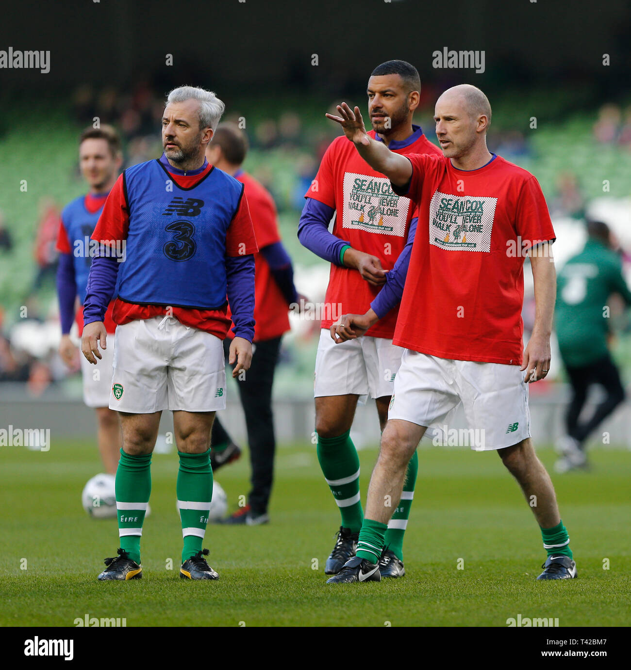 Liverpool stadium crowd hi-res stock photography and images - Alamy