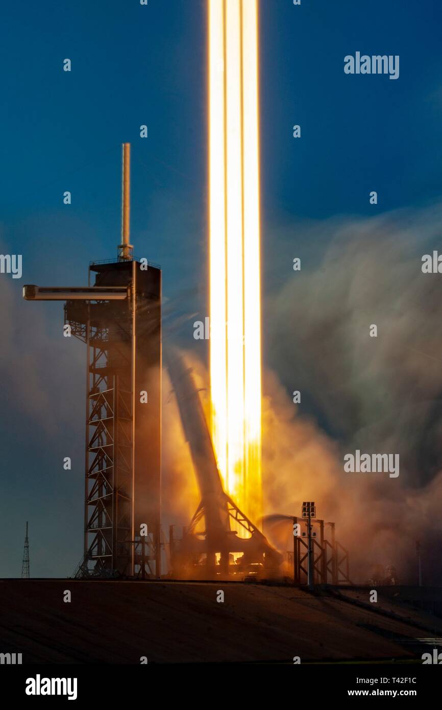 The SpaceX Falcon Heavy rocket carrying the Saudi Arabian Arabsat 6A ...