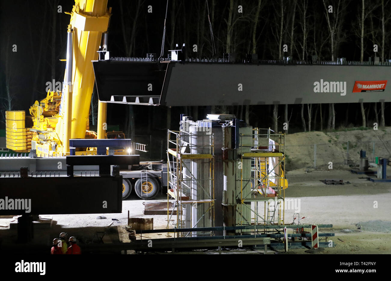 11 April 2020, Brandenburg, Oranienburg: On the northern Berliner Ring ...