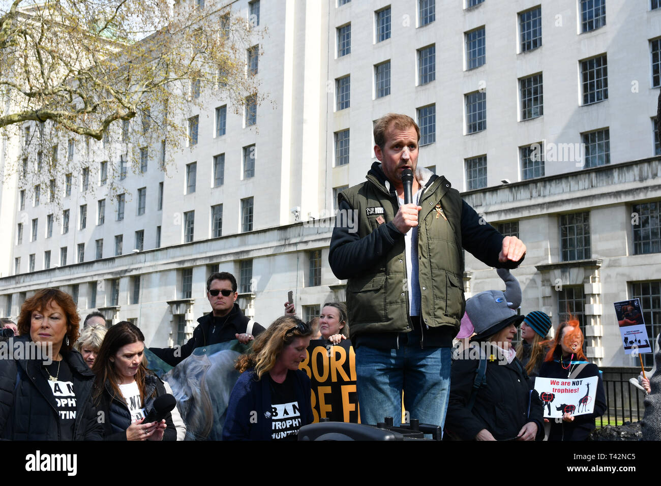 John richardson actor hi-res stock photography and images - Alamy