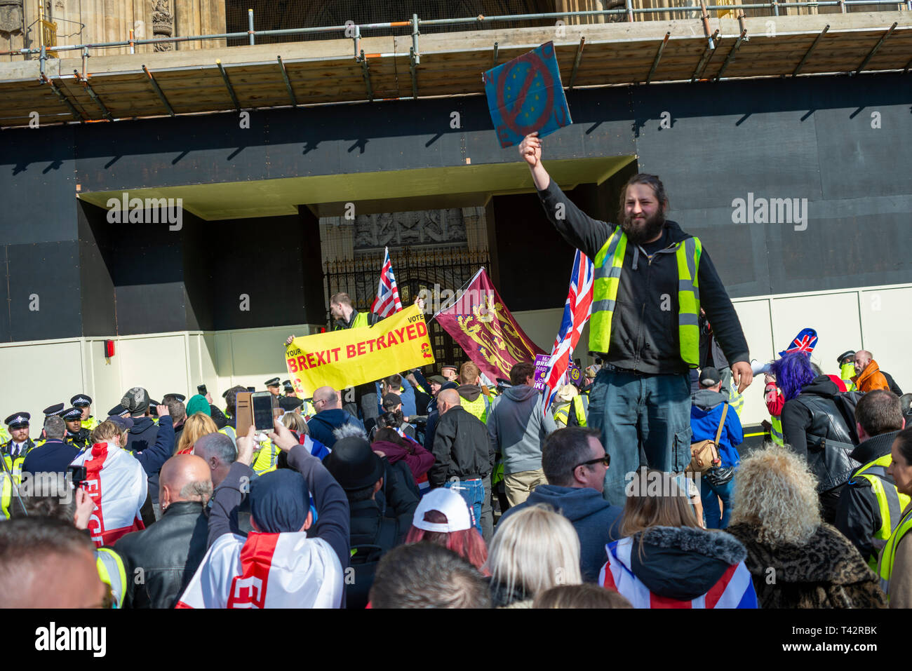 Angry crowds hi-res stock photography and images - Alamy