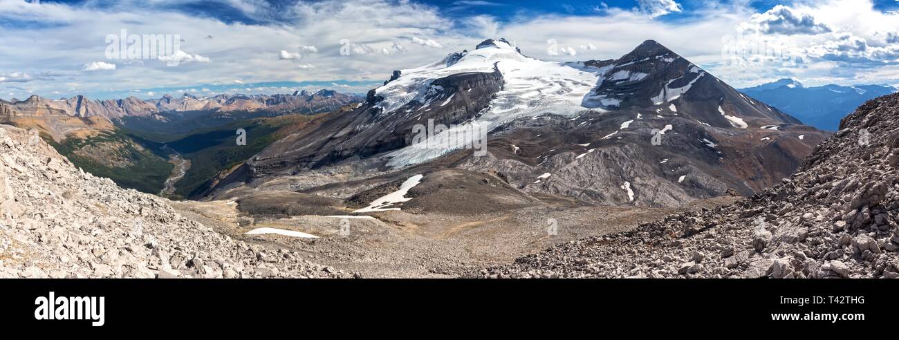 Alpine Valley, Wide Panoramic Landscape Snow Covered Mountain Hector ...