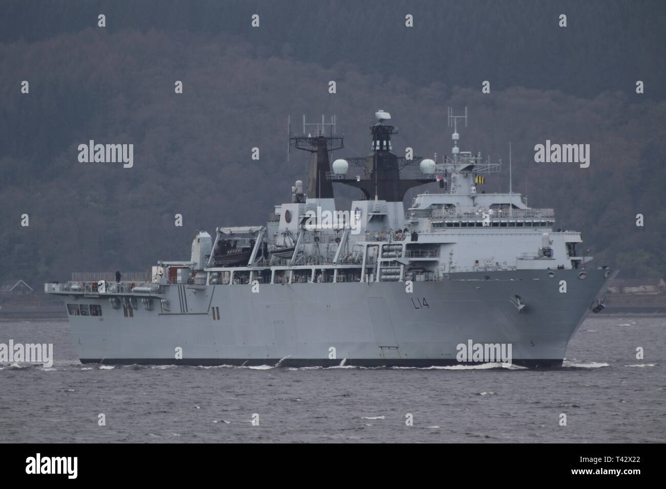 HMS Albion (L14), an Albion-class amphibious assault ship operated by ...