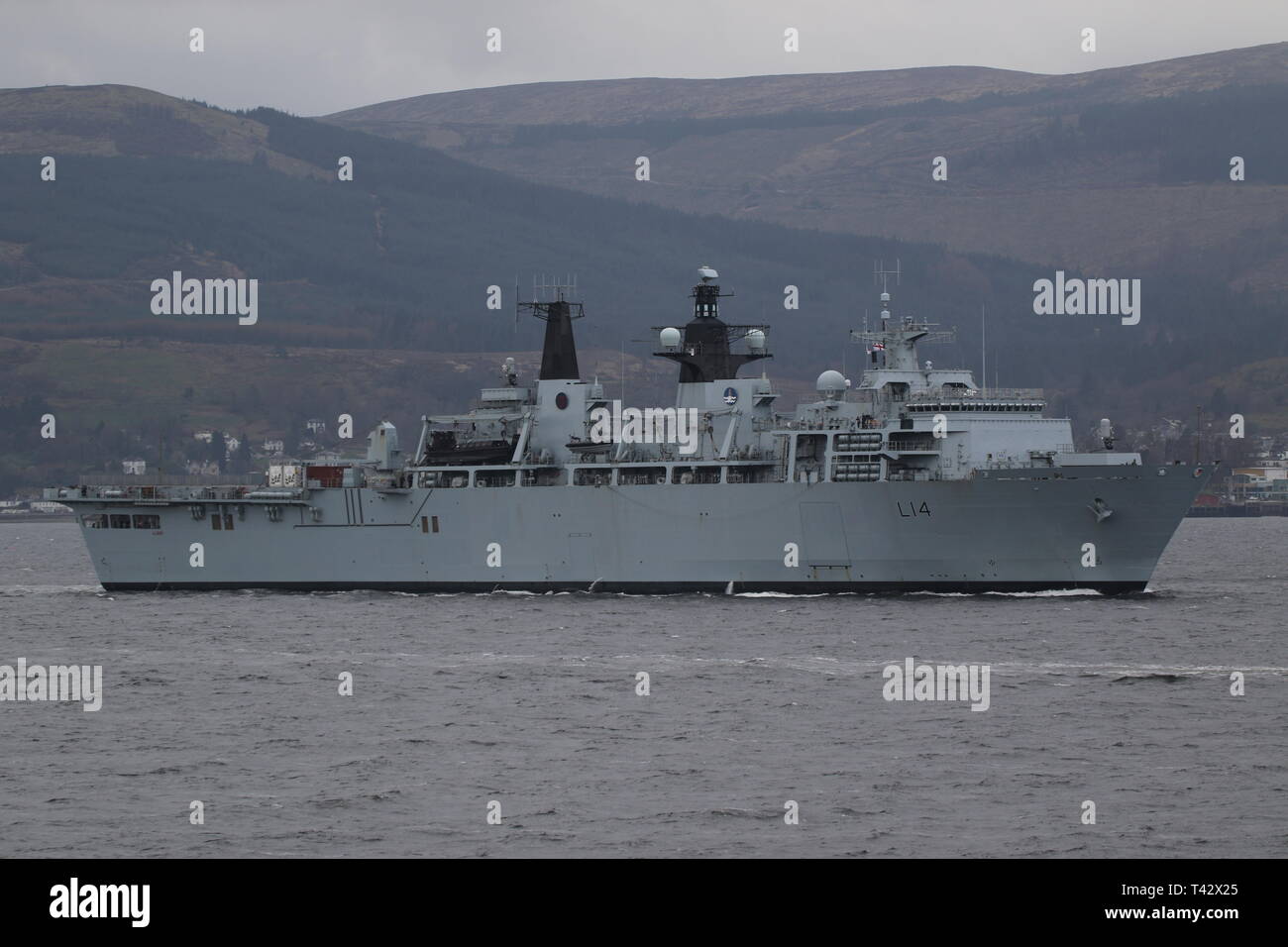 HMS Albion (L14), an Albion-class amphibious assault ship operated by ...
