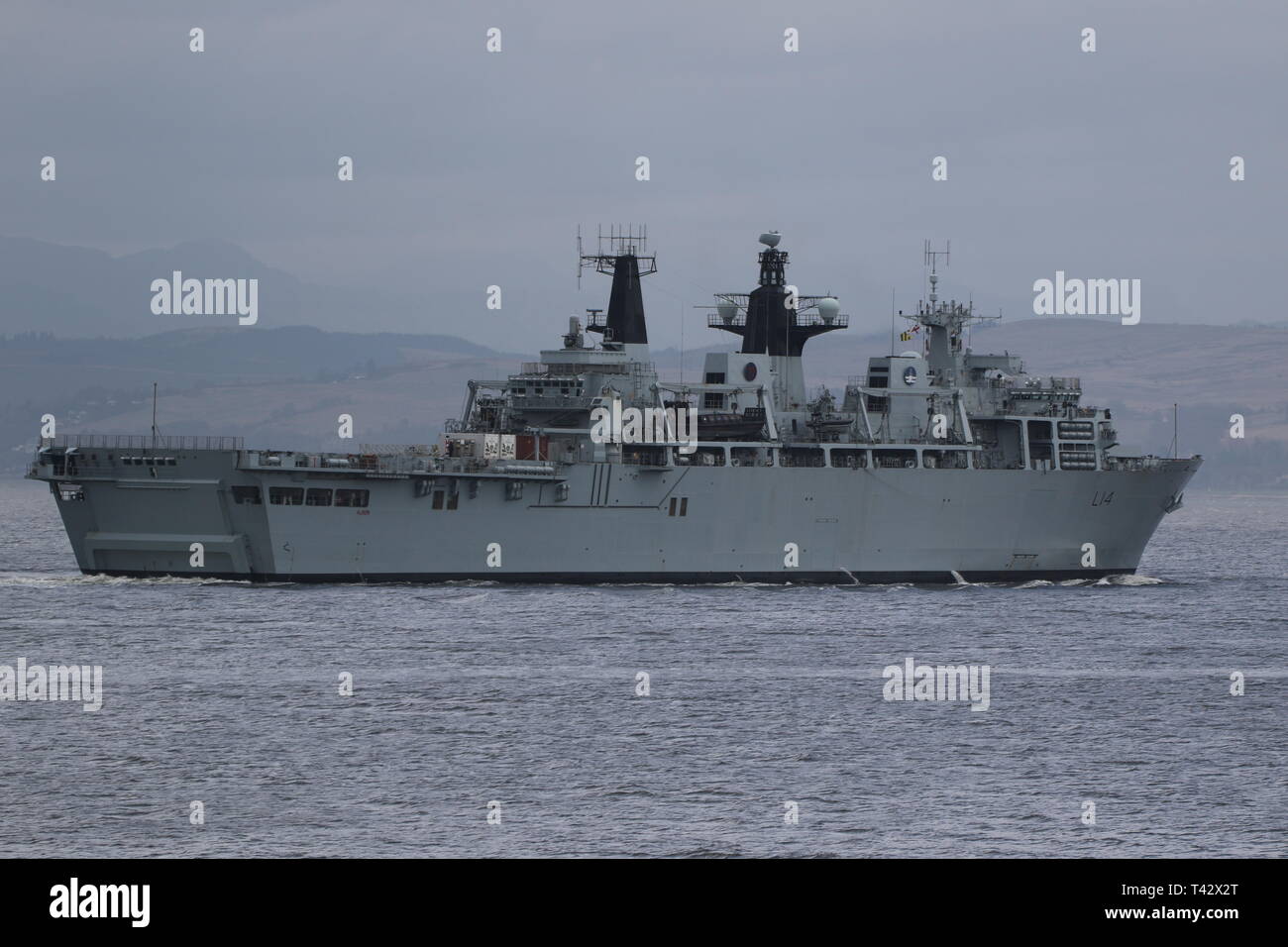HMS Albion (L14), an Albion-class amphibious assault ship operated by ...