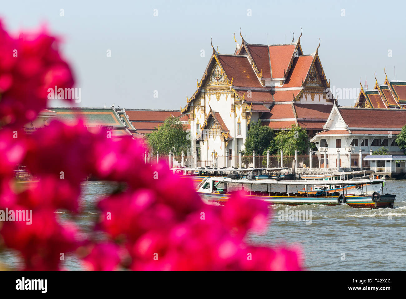 View over Wat Rakang Kositaram Woramahawihan temple and Chao Phraya ...