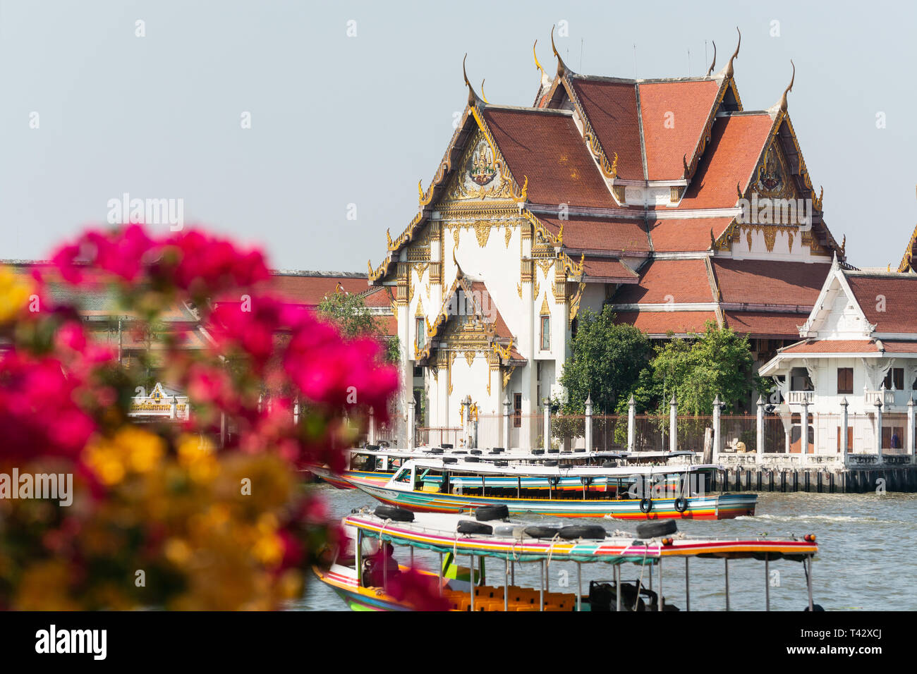 View over Wat Rakang Kositaram Woramahawihan temple and Chao Phraya ...