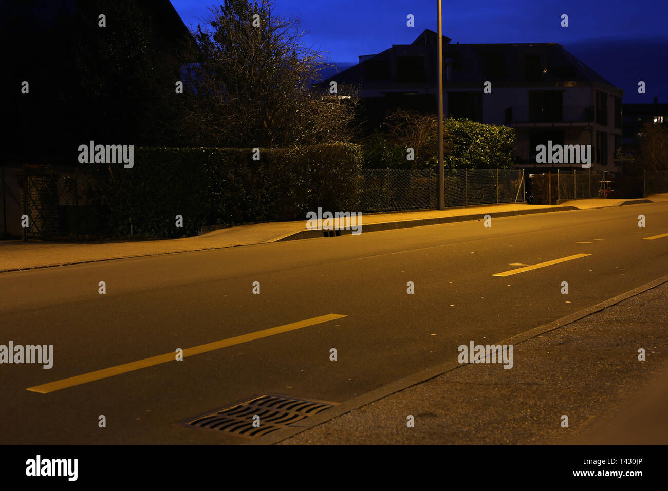 Two cars driveway hi-res stock photography and images - Alamy